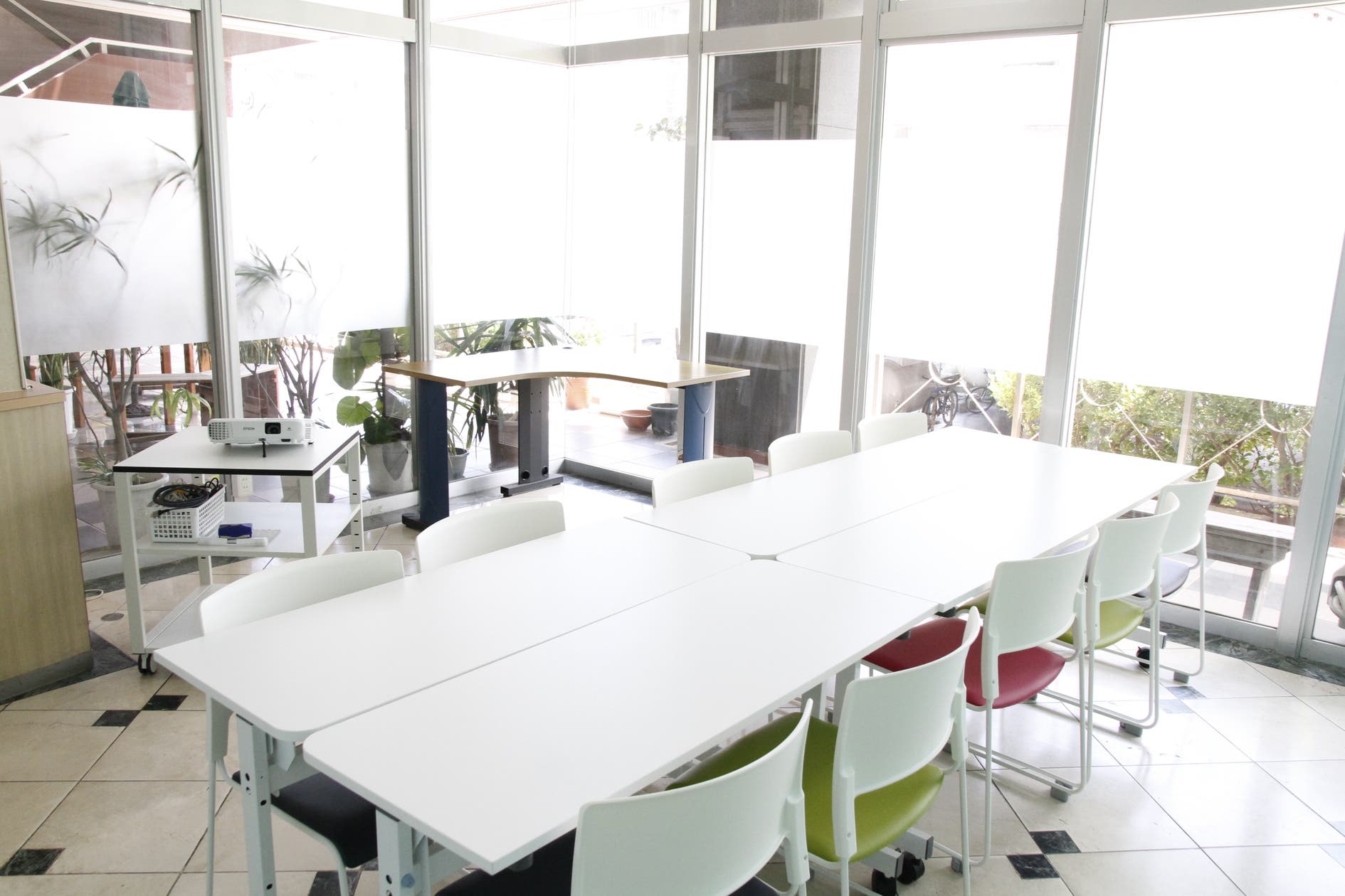 【小禄駅徒歩2分】定員10＋α名！プロジェクター含む備品・高速Wi-Fi無料！小禄202会議室の写真7