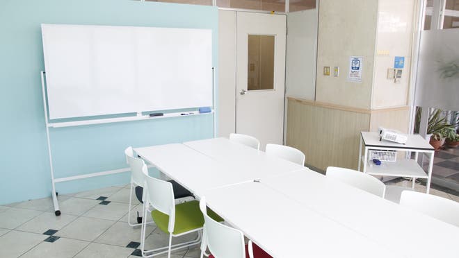 【小禄駅徒歩2分】定員10+α名!プロジェクター含む備品・高速Wi-Fi無料!小禄202会議室の写真4