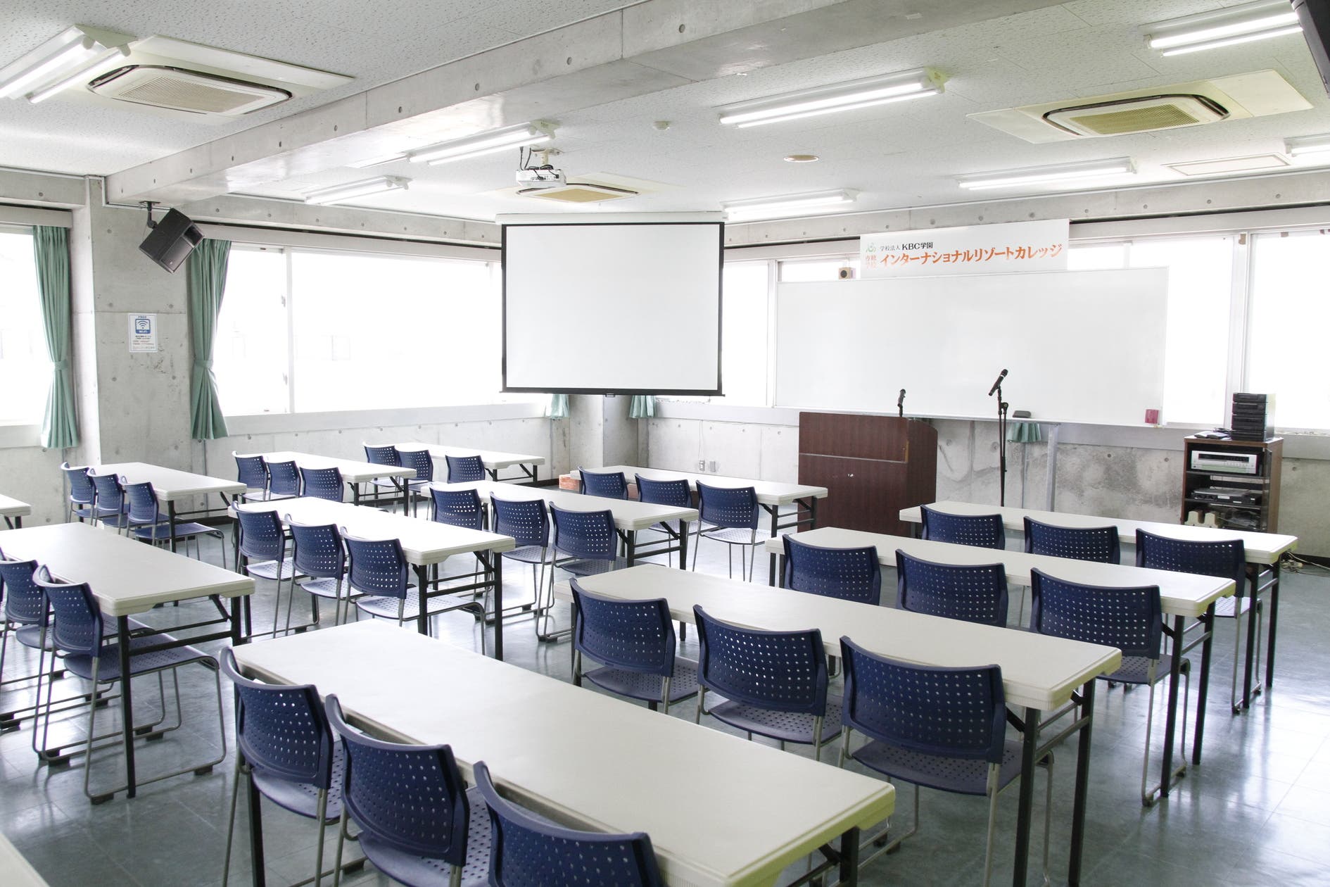 【小禄駅徒歩2分】定員90＋α名！プロジェクター含む備品・高速Wi-Fi無料！小禄701会議室の写真6