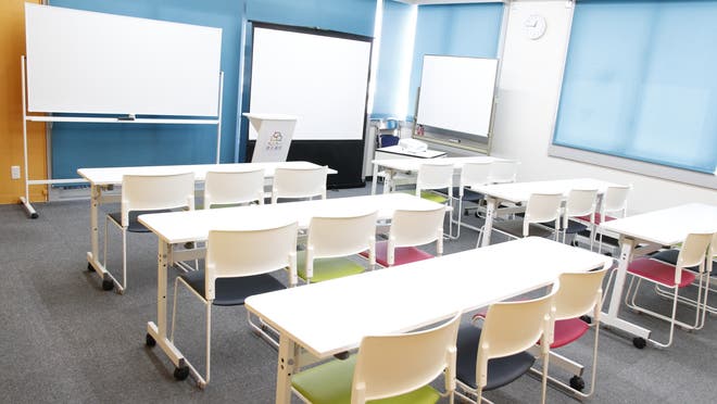 【小禄駅徒歩2分】定員18+α名!プロジェクター含む備品・高速Wi-Fi無料!小禄702会議室の写真1