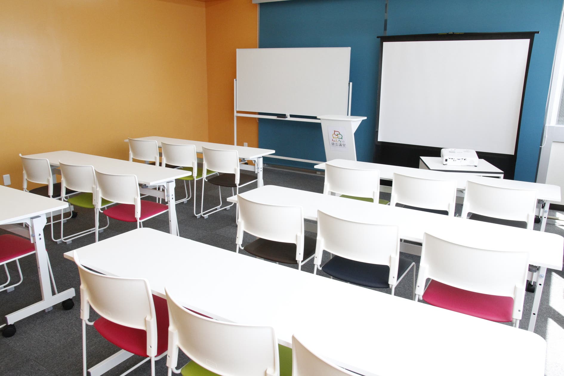 【小禄駅徒歩2分】定員18＋α名！プロジェクター含む備品・高速Wi-Fi無料！小禄702会議室の写真14