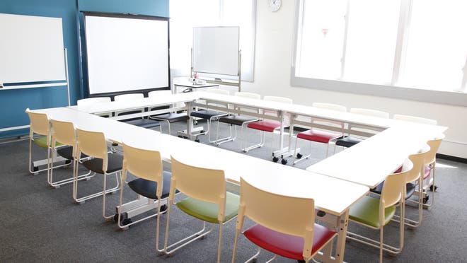 【小禄駅徒歩2分】定員18+α名!プロジェクター含む備品・高速Wi-Fi無料!小禄702会議室の写真6