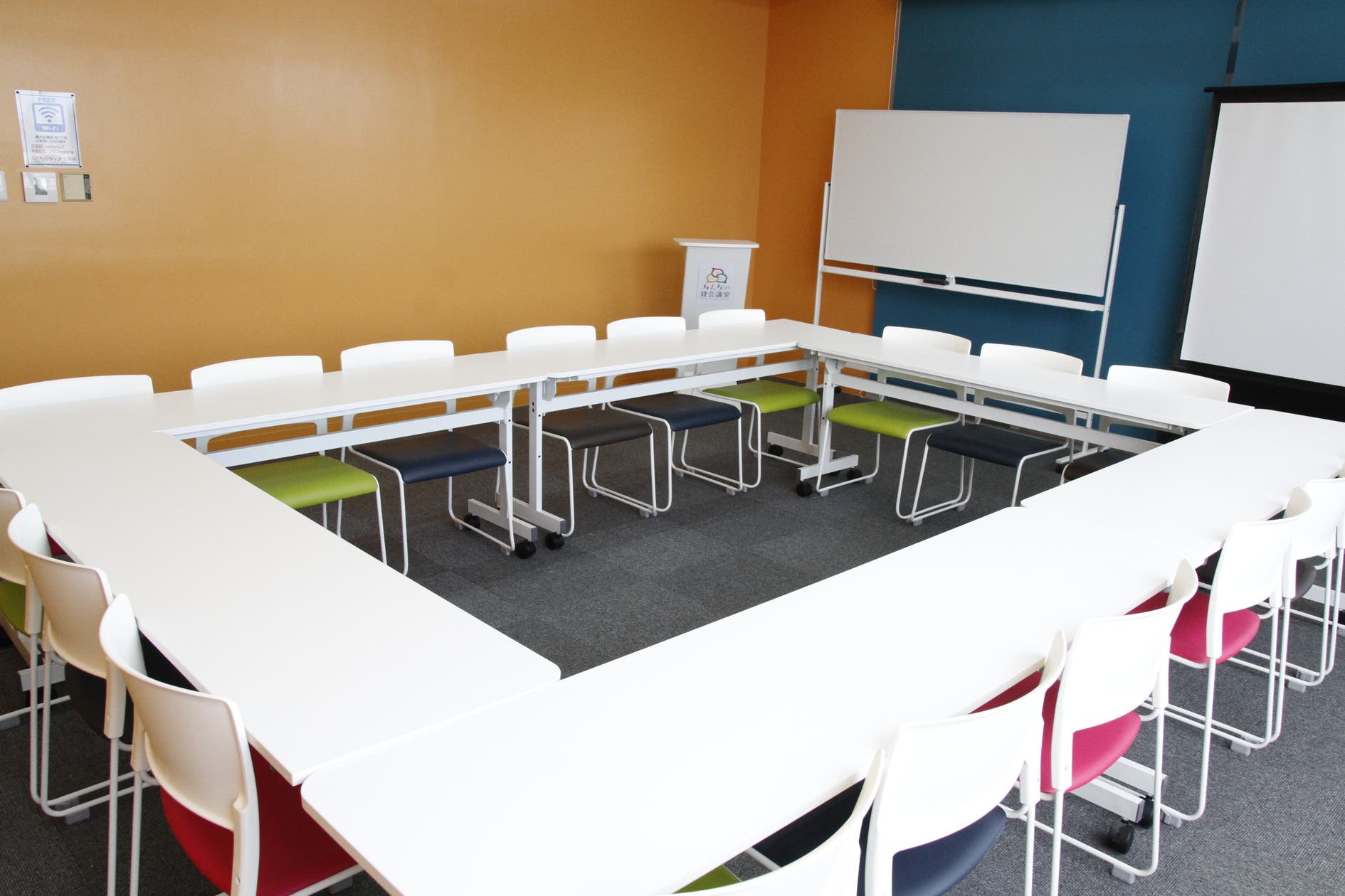 【小禄駅徒歩2分】定員18＋α名！プロジェクター含む備品・高速Wi-Fi無料！小禄702会議室の写真8