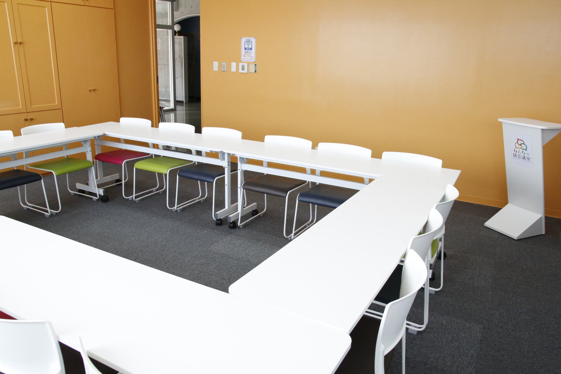 【小禄駅徒歩2分】定員18＋α名！プロジェクター含む備品・高速Wi-Fi無料！小禄702会議室の写真11