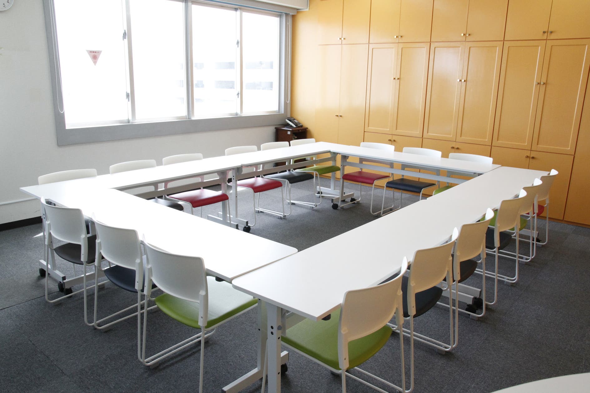 【小禄駅徒歩2分】定員18＋α名！プロジェクター含む備品・高速Wi-Fi無料！小禄702会議室の写真13