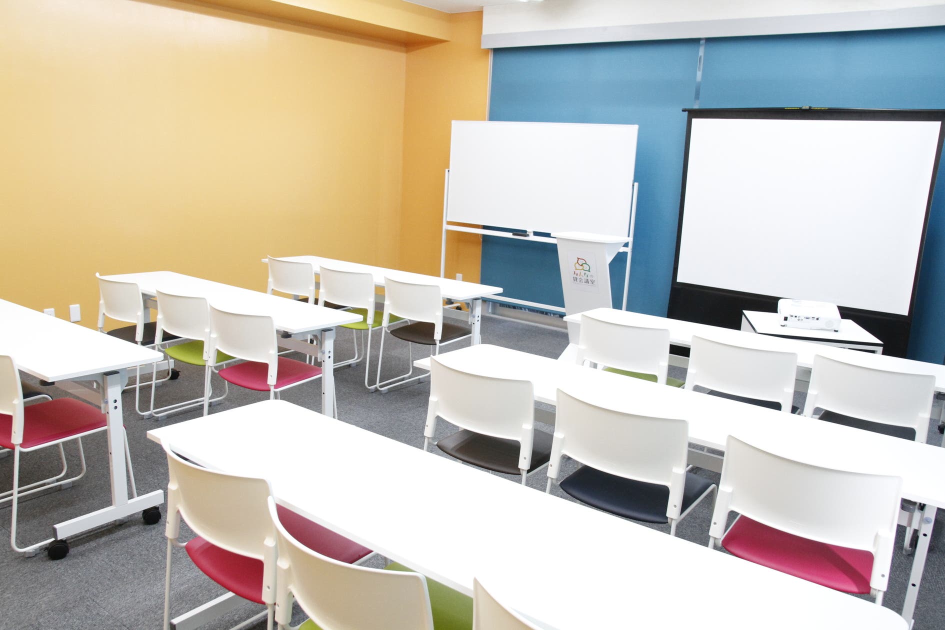 【小禄駅徒歩2分】定員18＋α名！プロジェクター含む備品・高速Wi-Fi無料！小禄702会議室の写真5