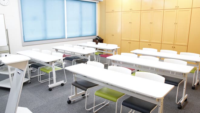 【小禄駅徒歩2分】定員18+α名!プロジェクター含む備品・高速Wi-Fi無料!小禄702会議室の写真9