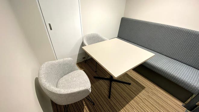 貸し会議室【3人部屋】 - ATOMica - 宮崎市中心部【宮崎ナナイロ東館8階】※MEGAドン・キホーテのビルです。の写真1