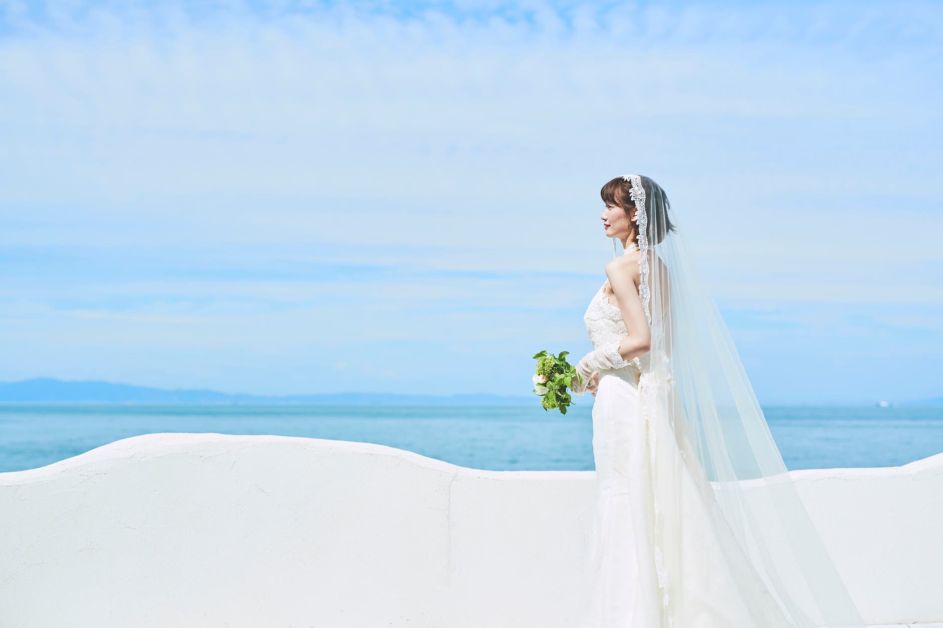 白と青が基調の海が目の前のカフェ。地中海風、南国風、ハウススタジオなど様々なシーン撮影にご利用可能。の写真6