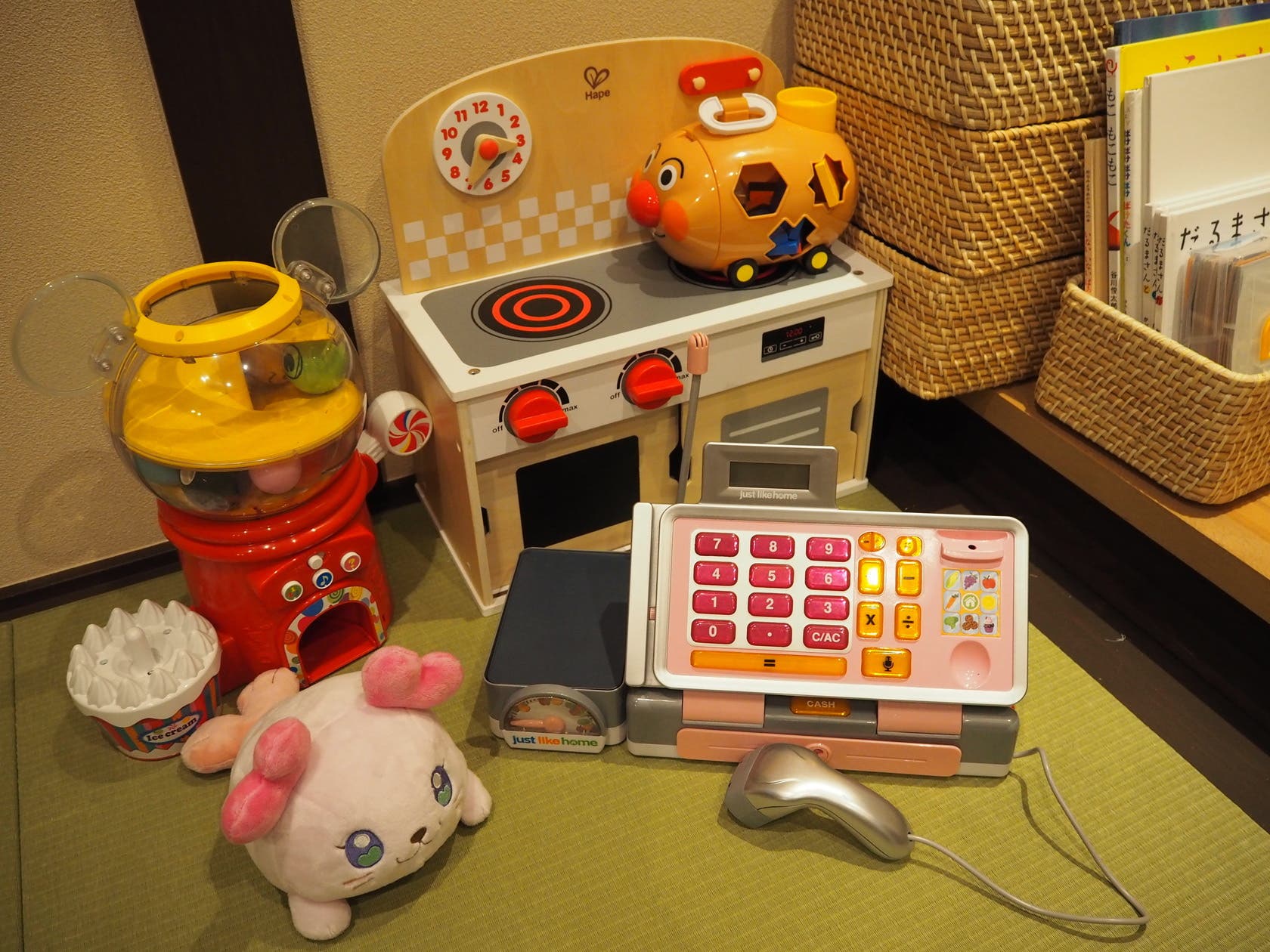 デスク完備・無料託児付きワーケーション／四条烏丸徒歩８分／京町家style【２階和室／共用バス・トイレ】の写真8