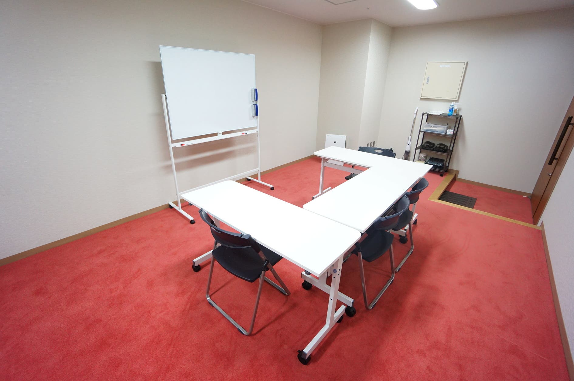 【レンタルスペース@名鉄 小牧駅①】5名収容♪光Wi-Fi/ワイドモニター無料！テレワーク/作業場所/Web会議/面談/商談の写真5