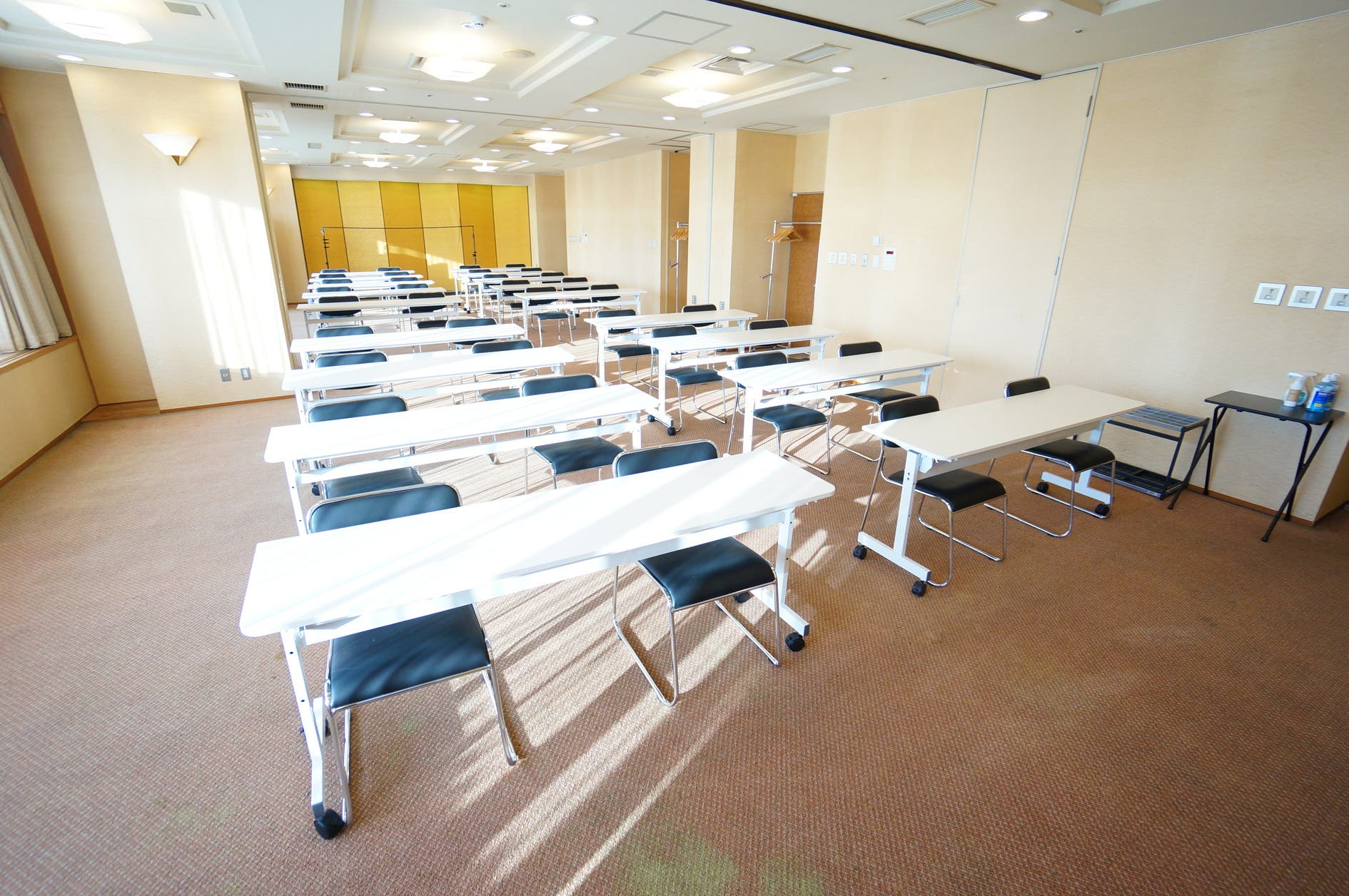 【レンタルスペース@名鉄 小牧駅②】36名収容♪光Wi-Fi/プロジェクタ/マイク無料！会議/セミナー/研修/撮影/動画配信の写真6