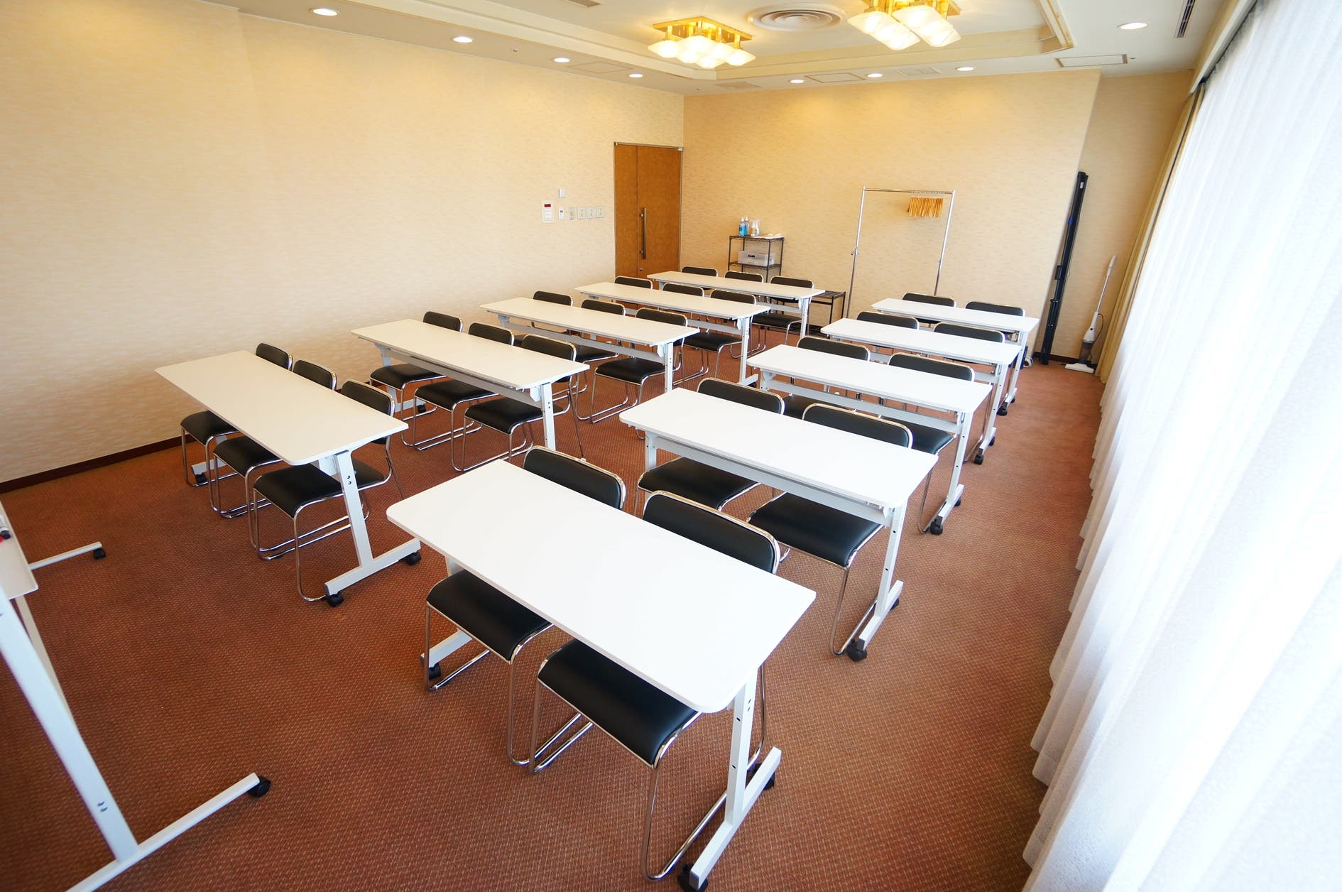 【レンタルスペース@名鉄 小牧駅③】20名収容♪光Wi-Fi/プロジェクタ無料！会議/セミナー/ワークショップの写真5