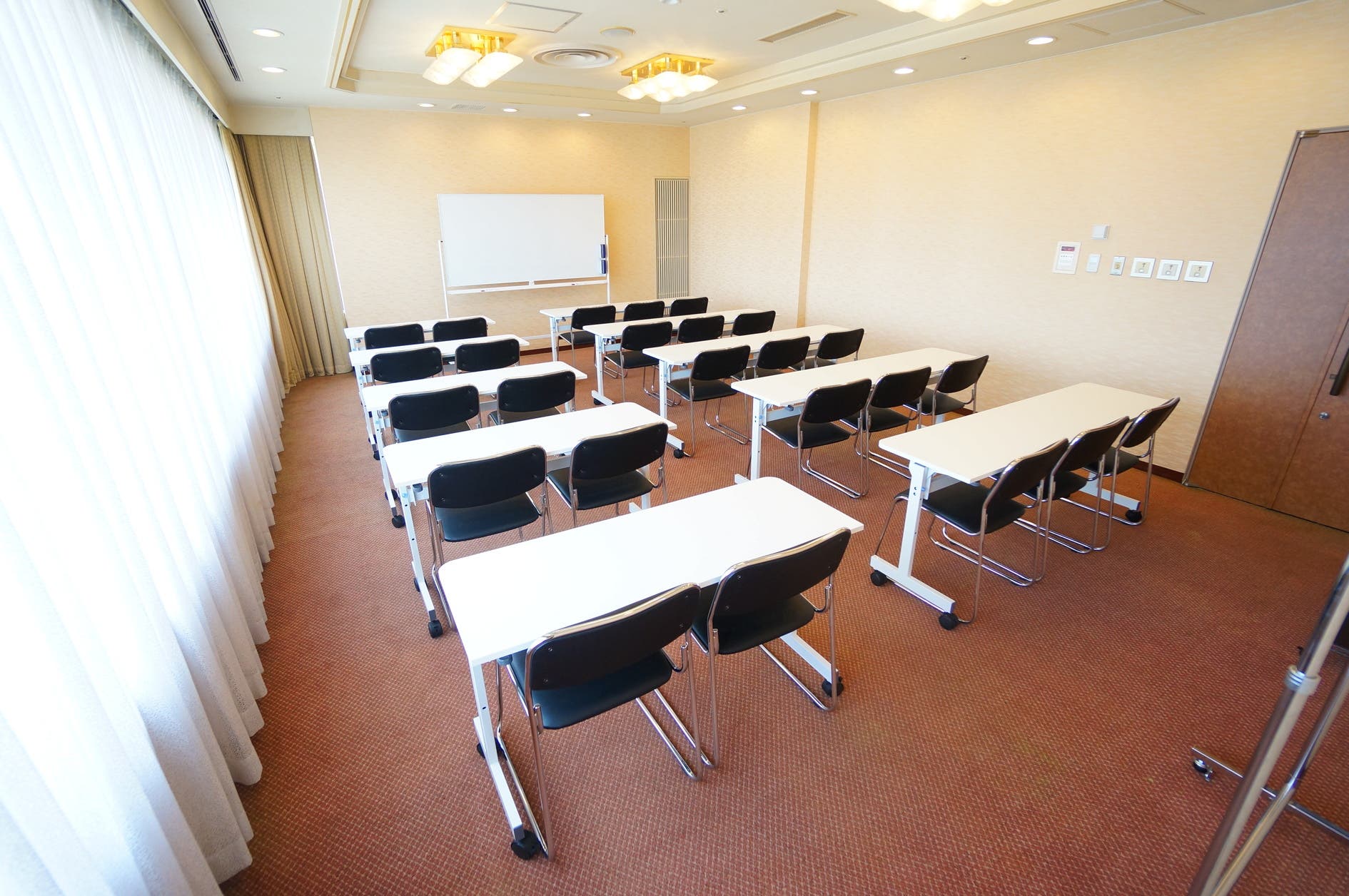 【レンタルスペース@名鉄 小牧駅③】20名収容♪光Wi-Fi/プロジェクタ無料！会議/セミナー/ワークショップの写真6