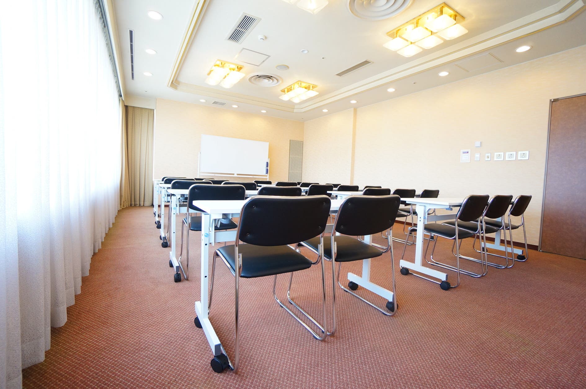 【レンタルスペース@名鉄 小牧駅③】20名収容♪光Wi-Fi/プロジェクタ無料！会議/セミナー/ワークショップの写真7