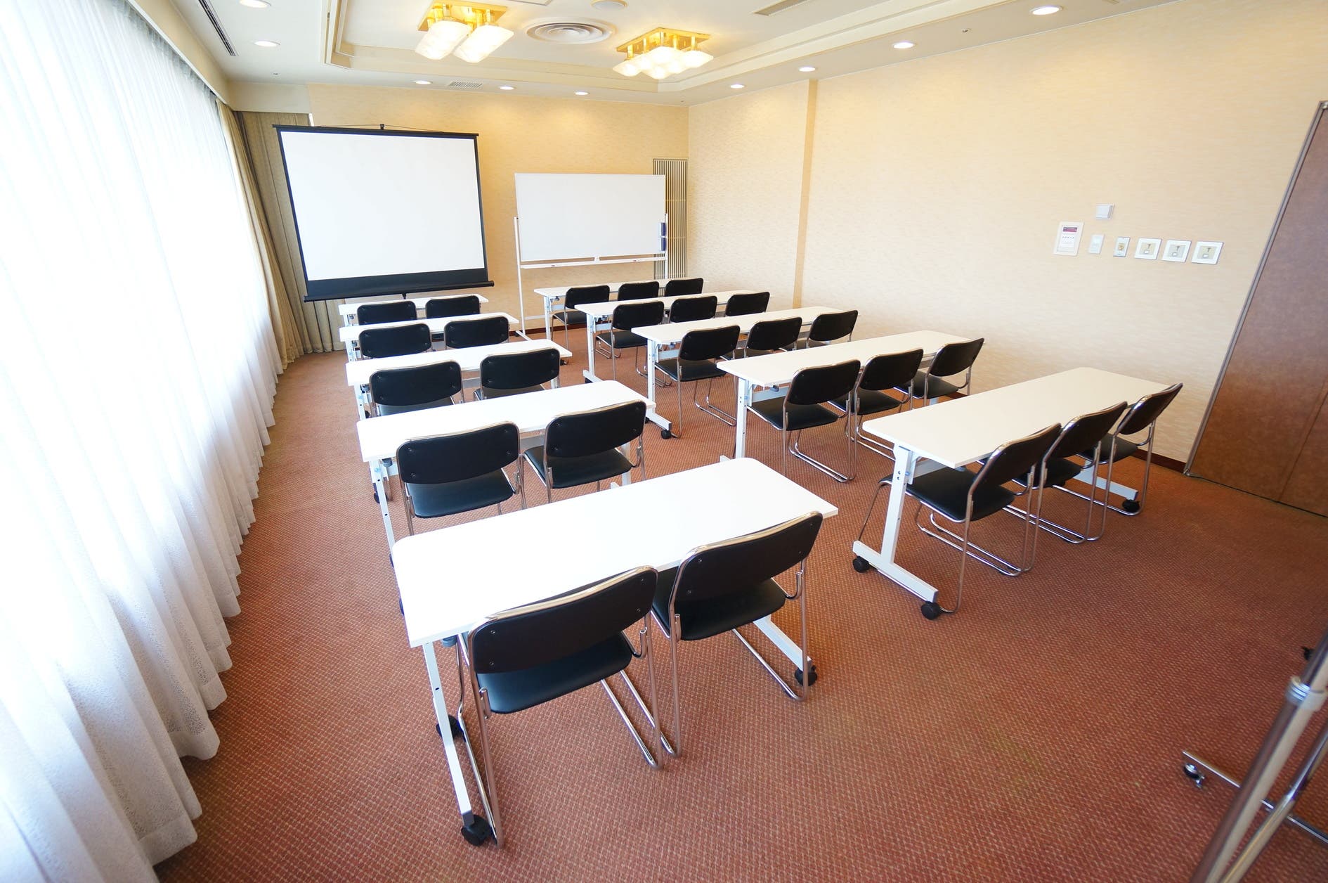 【レンタルスペース@名鉄 小牧駅③】20名収容♪光Wi-Fi/プロジェクタ無料！会議/セミナー/ワークショップの写真8