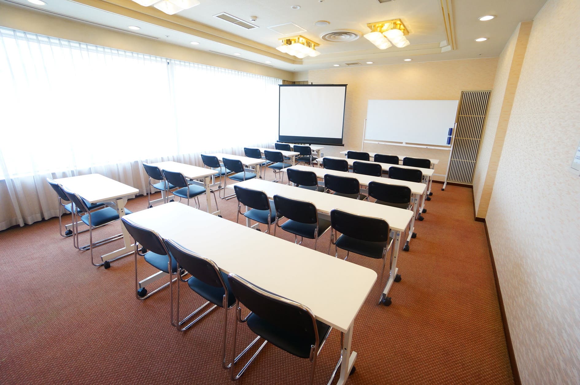 【レンタルスペース@名鉄 小牧駅③】20名収容♪光Wi-Fi/プロジェクタ無料！会議/セミナー/ワークショップの写真9