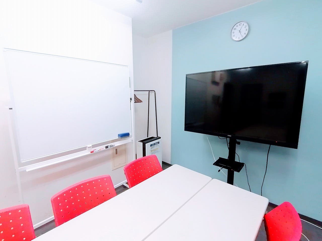 【秋葉原3分・12名】地下1階で音出しOK🎷ボドゲ🍀高速Wi-Fi・大型モニター全て無料【お気軽会議室#AKIBA】の写真5