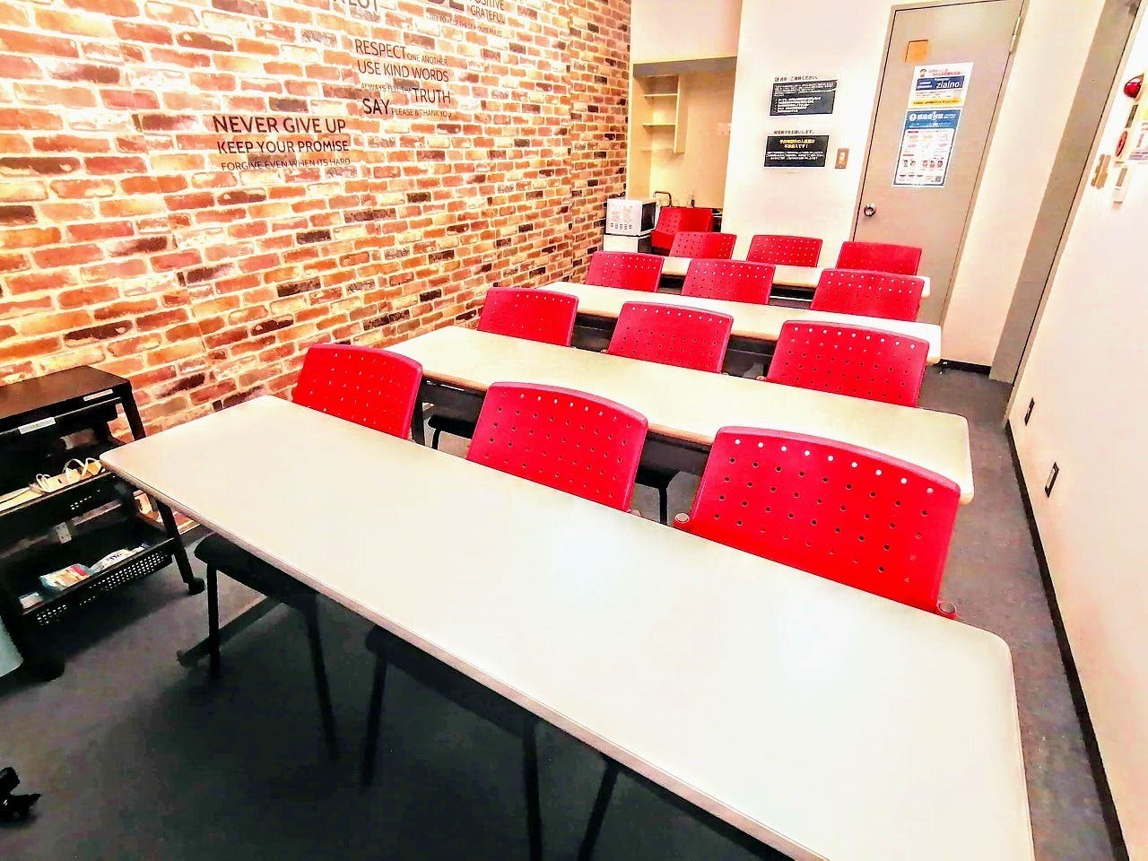 【秋葉原3分・12名】地下1階で音出しOK🎷ボドゲ🍀高速Wi-Fi・大型モニター全て無料【お気軽会議室#AKIBA】の写真10