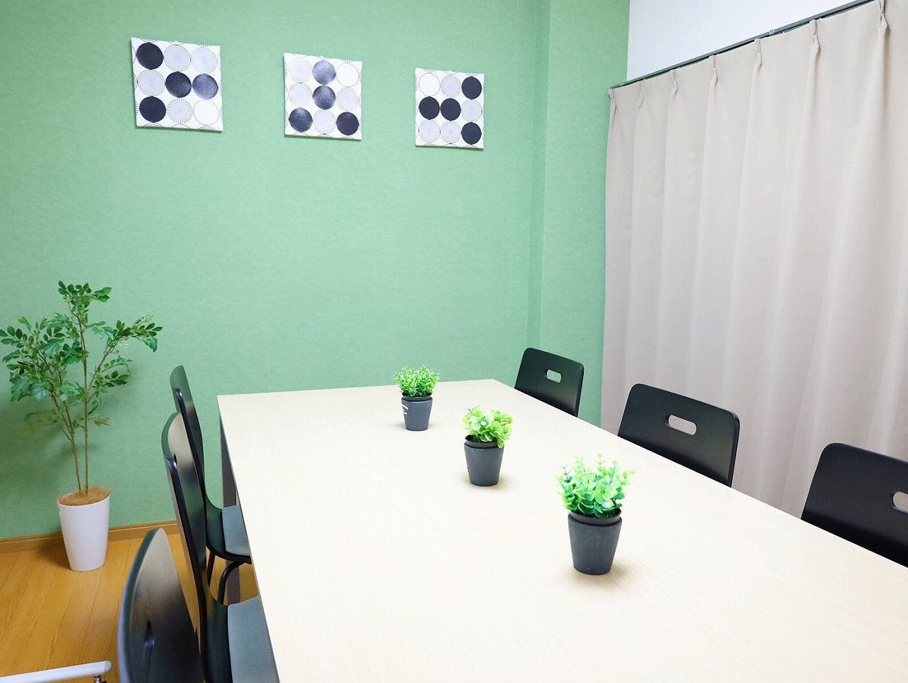 【柏駅5分！10名利用可！】3/31オープン！綺麗！WiFi・プロジェクター・ホワイトボード全て無料！ふれあい貸し会議室 柏Cの写真3