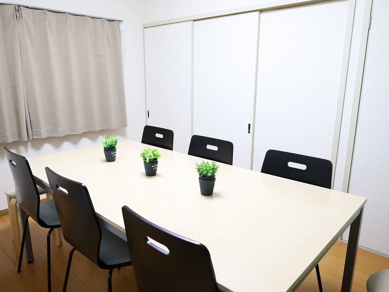 【柏駅5分！10名利用可！】3/31オープン！綺麗！WiFi・プロジェクター・ホワイトボード全て無料！ふれあい貸し会議室 柏Cの写真9