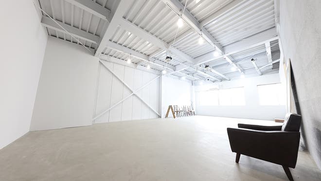 2025年7月更新 屋上&白壁2フロア モルタル床のシンプルな空間!無料撮影機材も充実!! 屋上(白壁)も使えます。の写真1