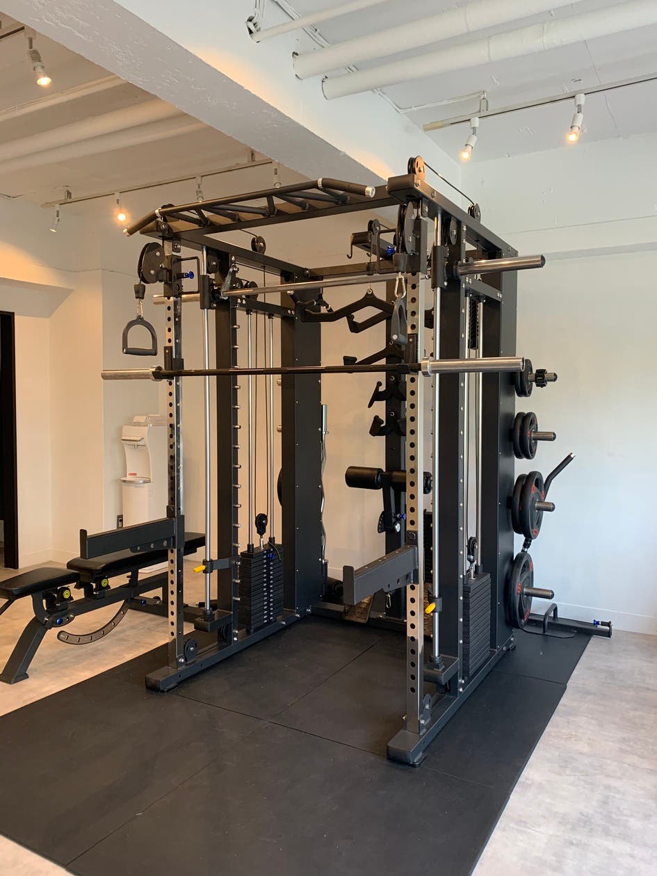 【渋谷駅徒歩3分】宮下パーク向かい！眺めの良い清潔感溢れるパーソナルレンタルジム <5in1マルチファンクショナルマシン導入>の写真16