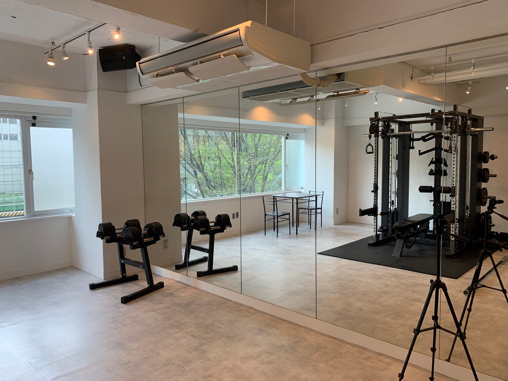 【渋谷駅徒歩3分】宮下パーク向かい！眺めの良い清潔感溢れるパーソナルレンタルジム <5in1マルチファンクショナルマシン導入>の写真21