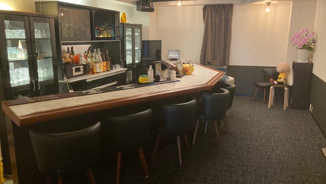 ピアノとカラオケDAM付の完全禁煙カウンターバー!麻布十番駅より徒歩1分。の写真2