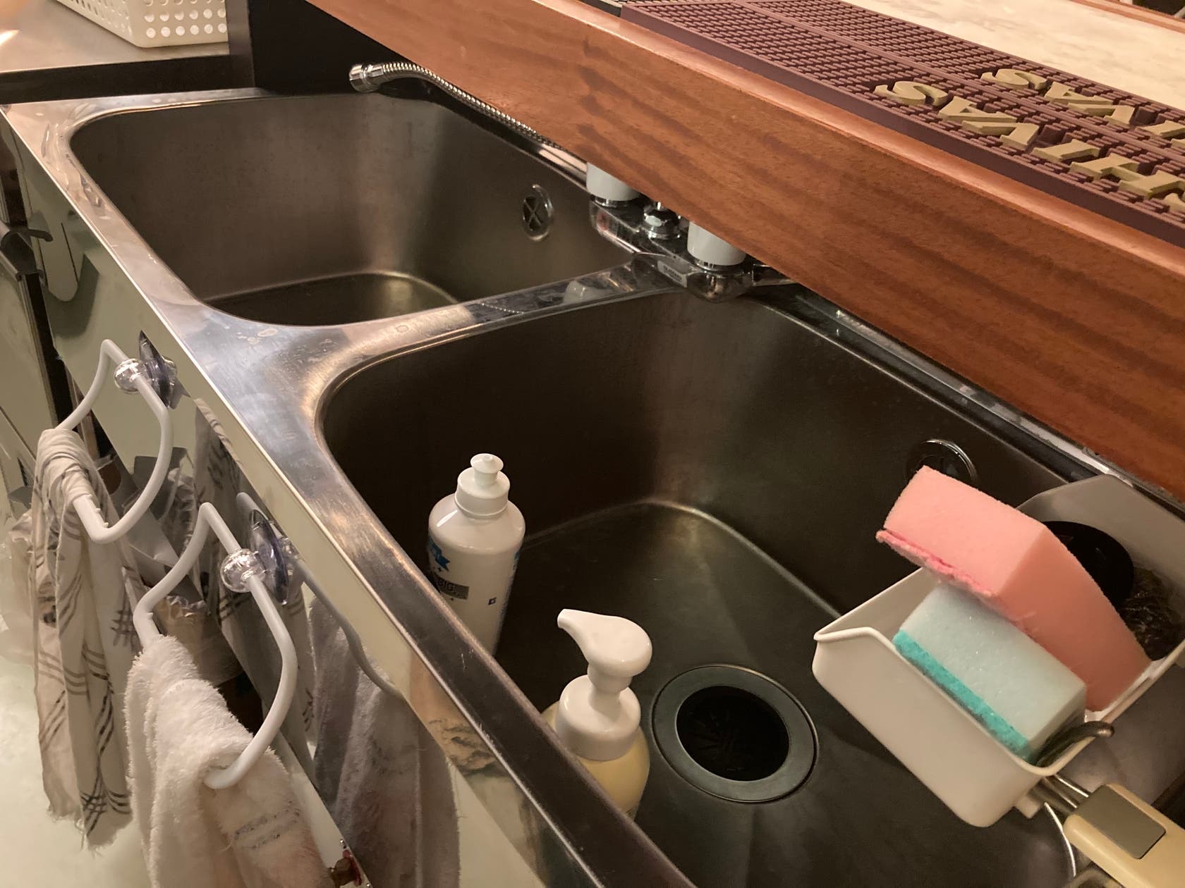 ピアノとカラオケDAM付の完全禁煙カウンターバー！麻布十番駅より徒歩1分。の写真5