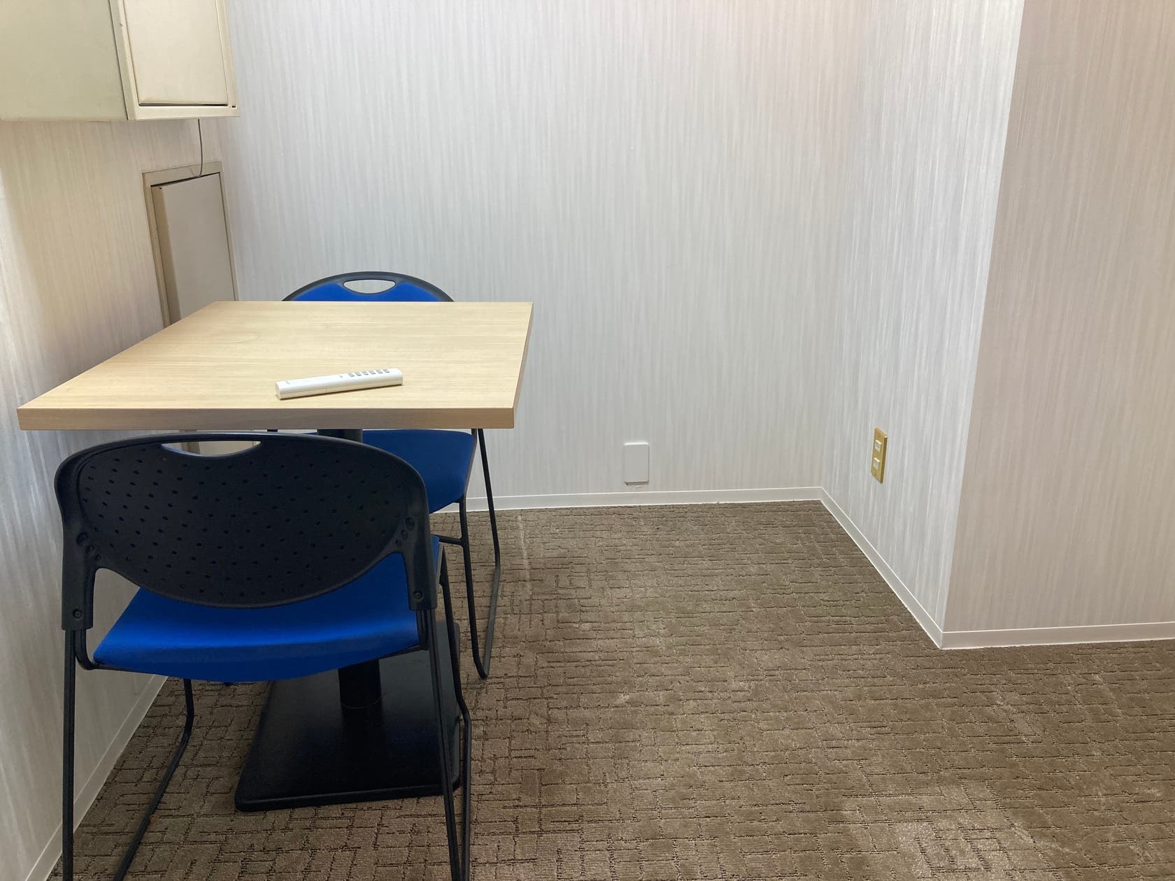 ピアノとカラオケDAM付の完全禁煙カウンターバー！麻布十番駅より徒歩1分。の写真8