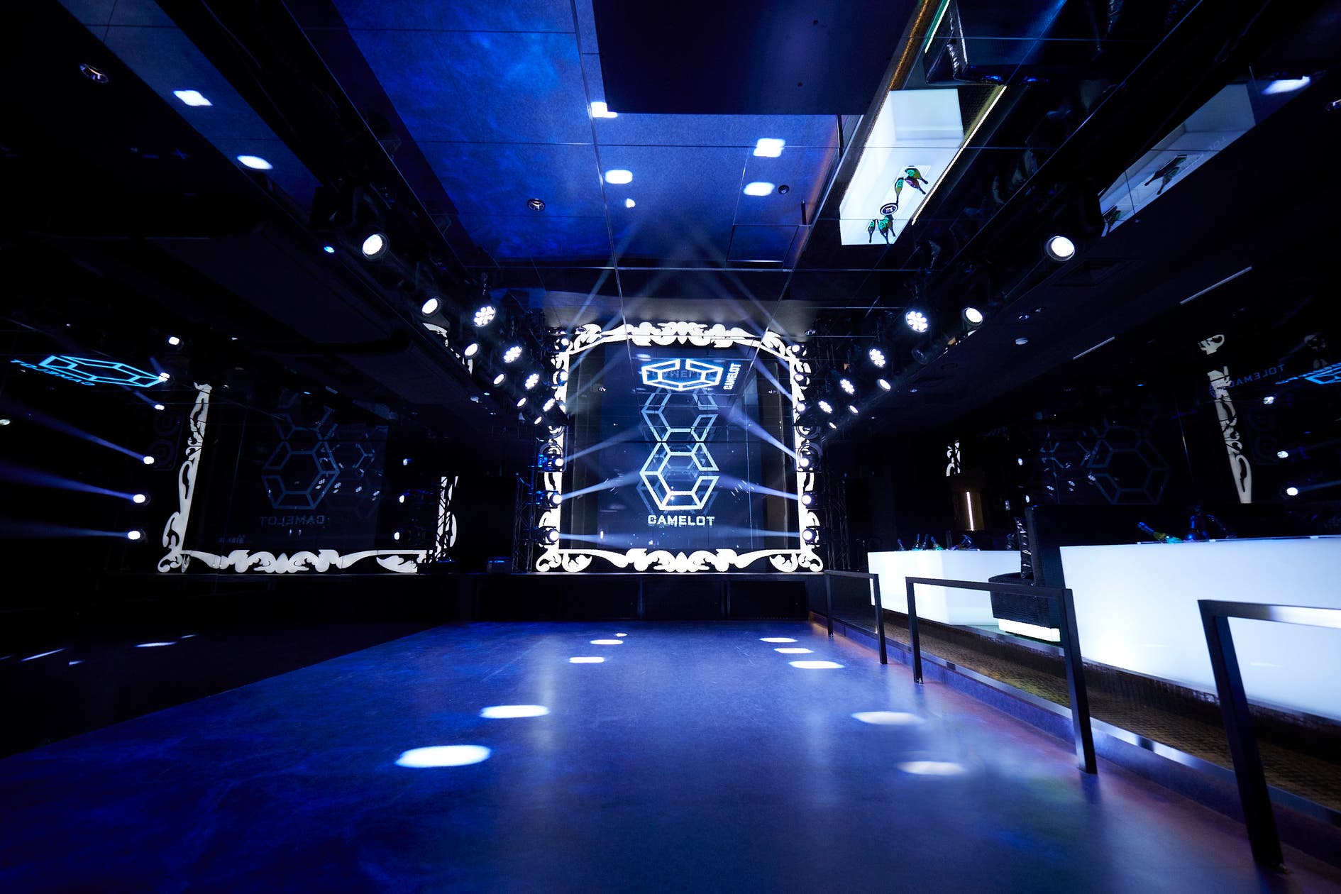 CAMELOT B3 FLOORの写真1