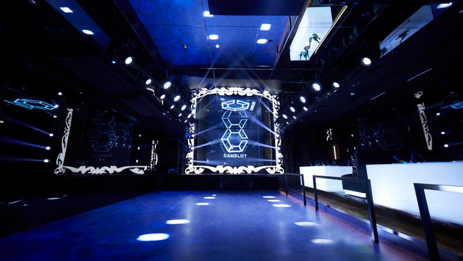 CAMELOT B3 FLOORの写真1