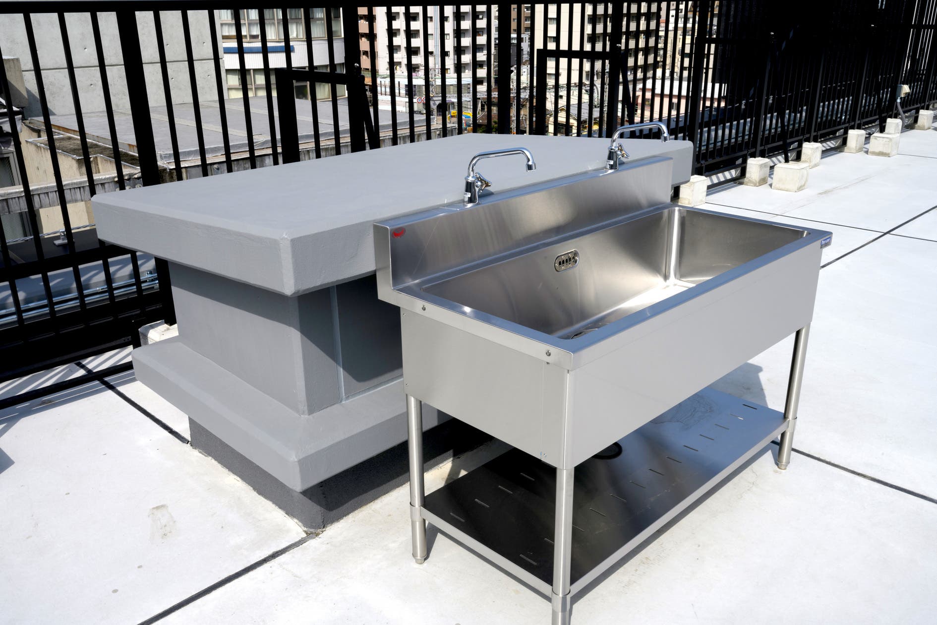 約70坪の屋上スペース！MV・PV動画撮影に人気！少人数の静かな会合など用途多数。屋上直通エレベーター・水道・コンセント完備！の写真11