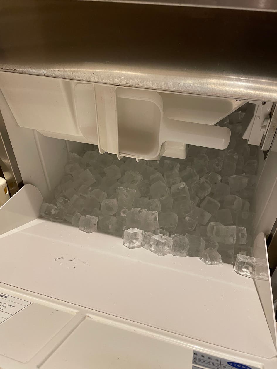 赤坂見附駅から徒歩3分！パーティー・各種撮影に！玉袋筋太郎がオーナーを務める【スナック玉ちゃん】の写真10