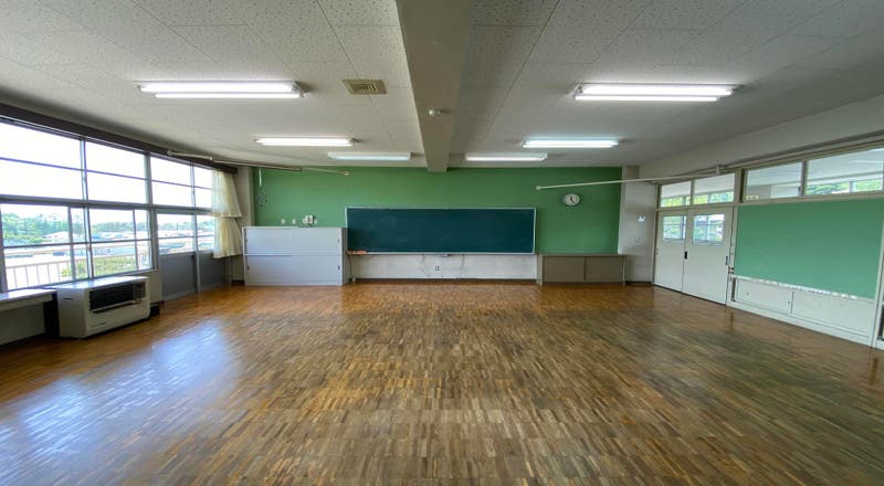 普通教室【4】 標高1165mの清里高原にある廃校になった小学校の普通教室です。（この教室には机や椅子はありません）