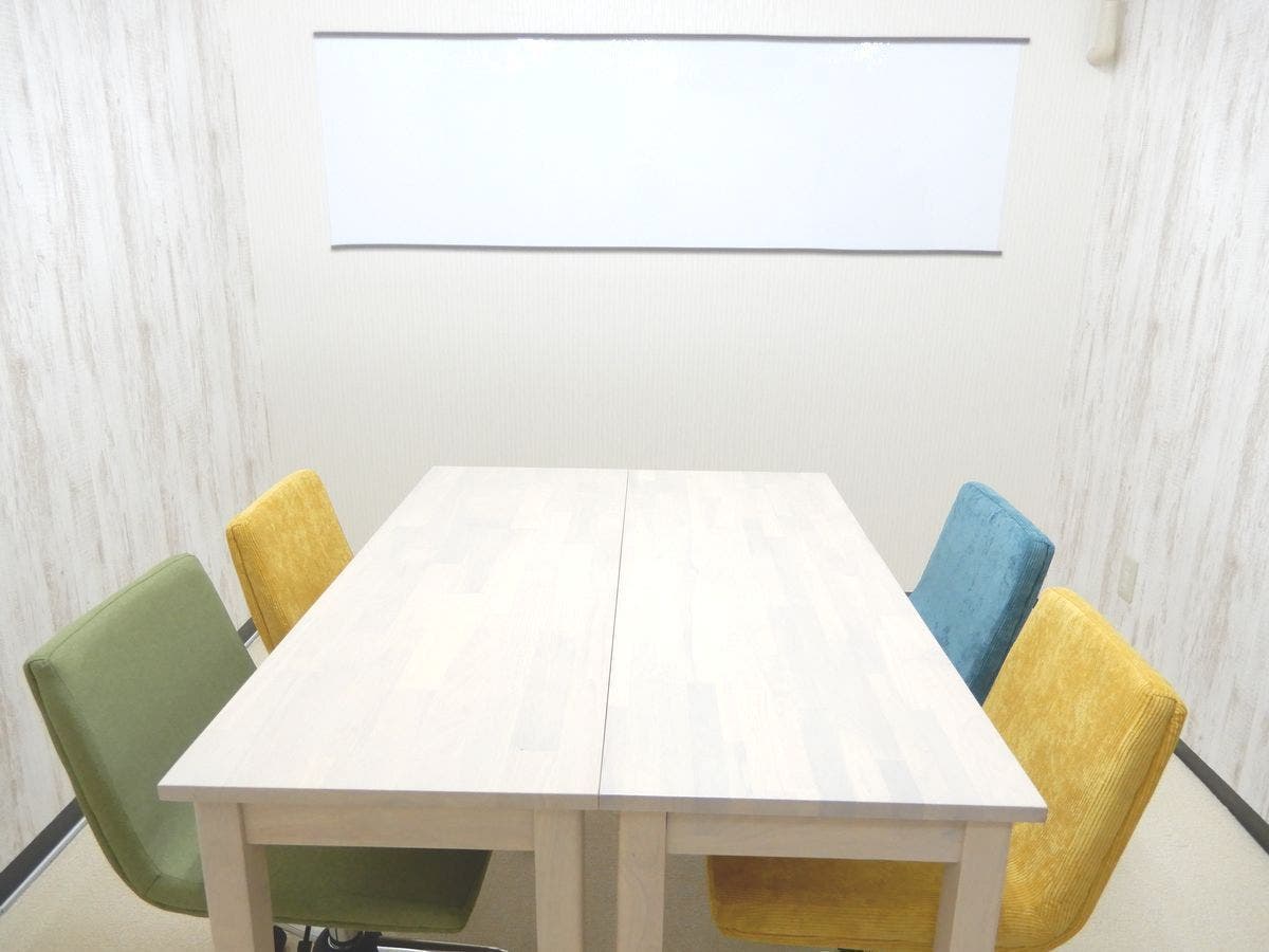 ＜フルーツ会議室🍋新横浜＞【室内動画あり】お手軽特価⭐️会議、面接、ライブ前後の待合、更衣室などの写真6
