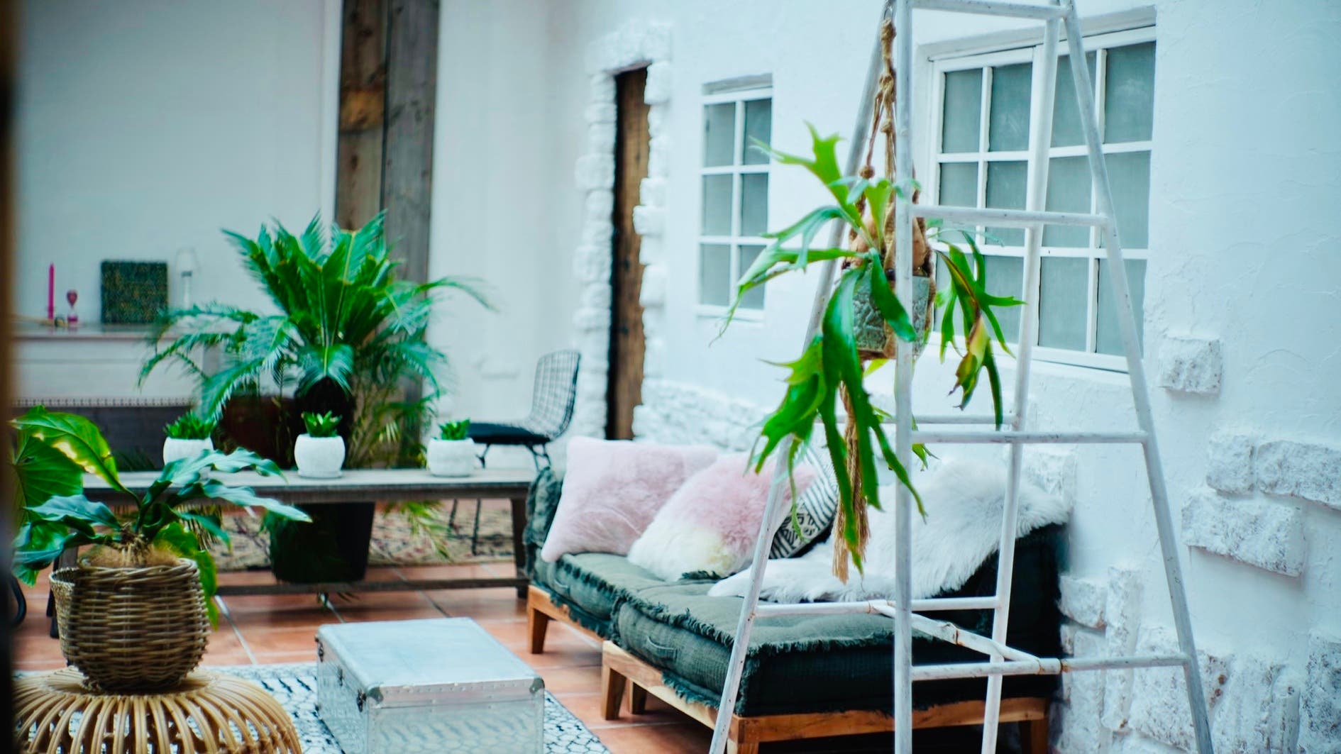 aid studioは渋谷駅からほど近い大規模ハウススタジオ おしゃれな レンガ壁やモルタル壁など。撮影会、生配信の実績多数。の写真4