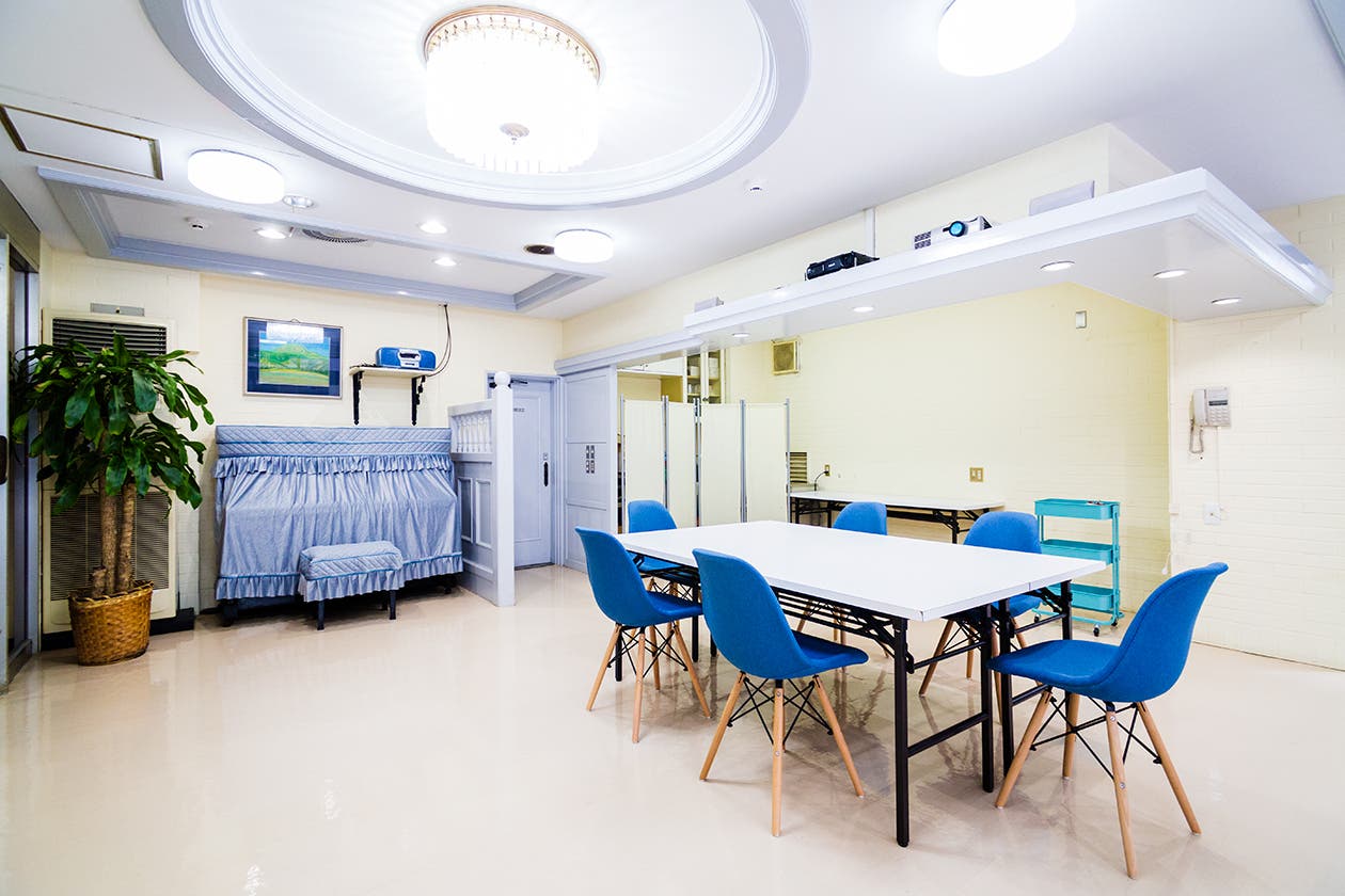 新宿三丁目駅3分🌟広々☆少人数歓迎💎設備充実【アクアたてしな会議室】多目的スペースの写真2