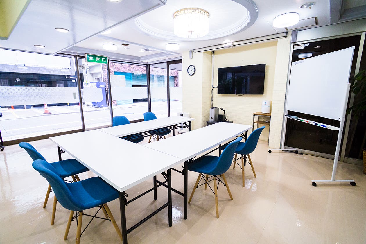 新宿三丁目駅3分🌟広々☆少人数歓迎💎設備充実【アクアたてしな会議室】多目的スペースの写真5