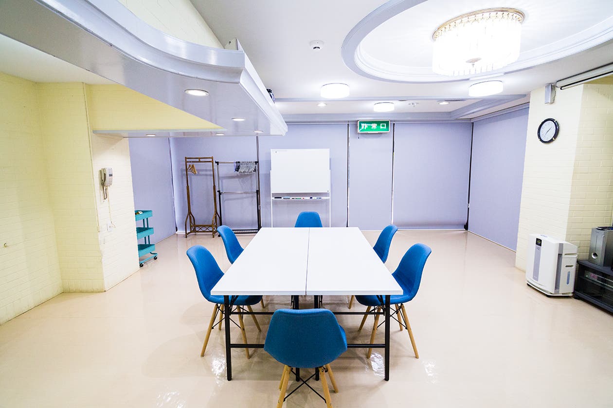 新宿三丁目駅3分🌟広々☆少人数歓迎💎設備充実【アクアたてしな会議室】多目的スペースの写真6