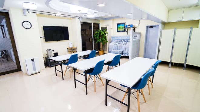 新宿三丁目駅3分🌟広々☆少人数歓迎💎設備充実【アクアたてしな会議室】多目的スペースの写真7