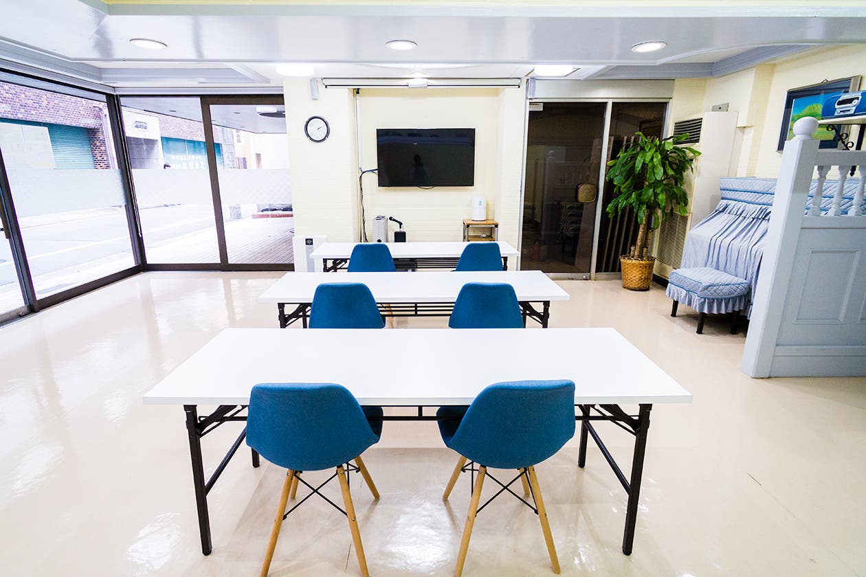 新宿三丁目駅3分🌟広々☆少人数歓迎💎設備充実【アクアたてしな会議室】多目的スペースの写真8