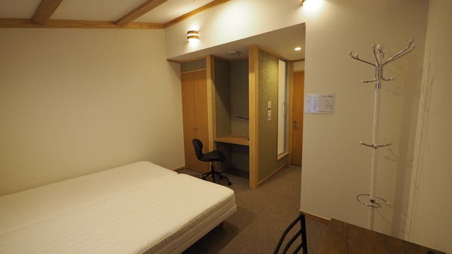 デスク完備・無料託児付きワーケーション/四条烏丸徒歩8分/京町家style【2階洋室/共用バス・トイレ】の写真2