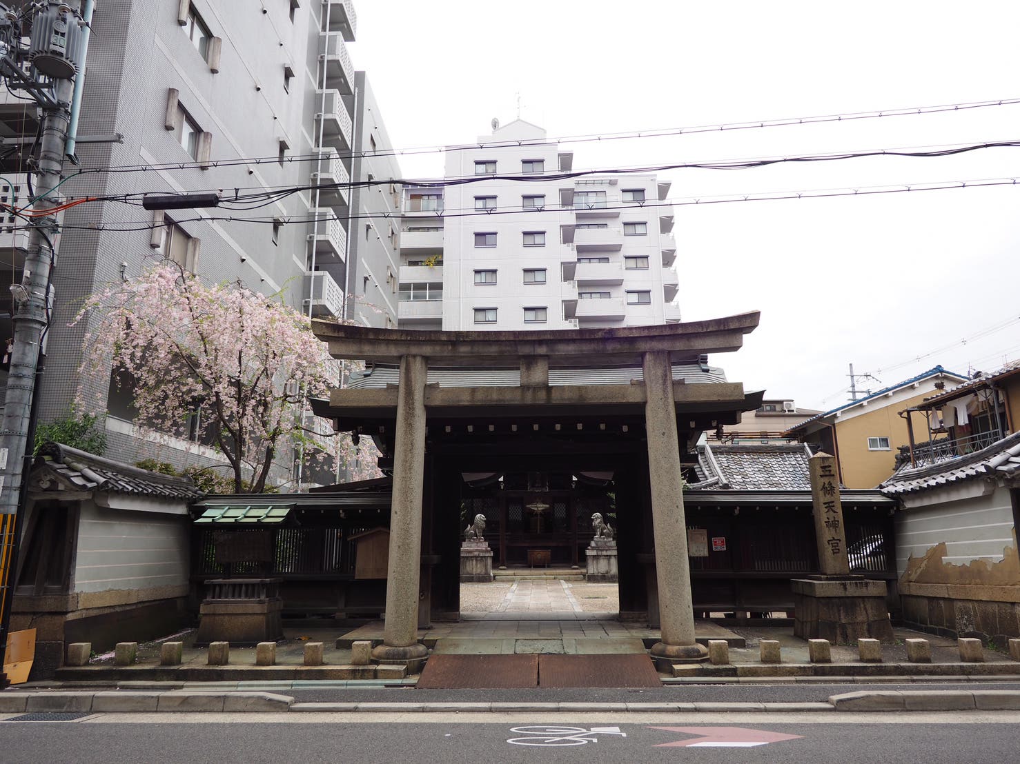 デスク完備・無料託児付きワーケーション／四条烏丸徒歩８分／京町家style【２階洋室／共用バス・トイレ】の写真17