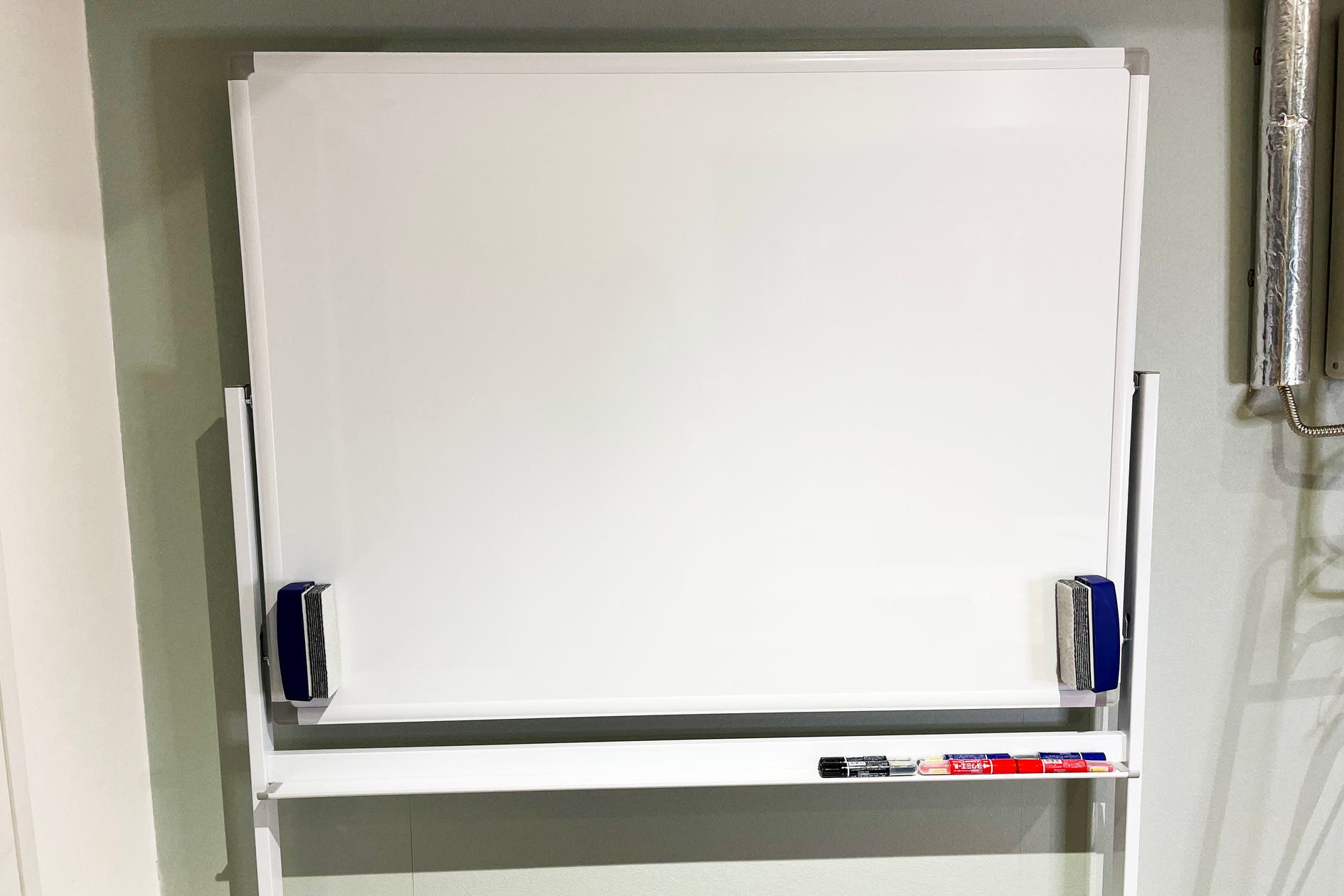 【札幌駅徒歩10秒】完全個室・アクリル板設置・きれいなスペースで快適に動画撮影・会議ができる！の写真9