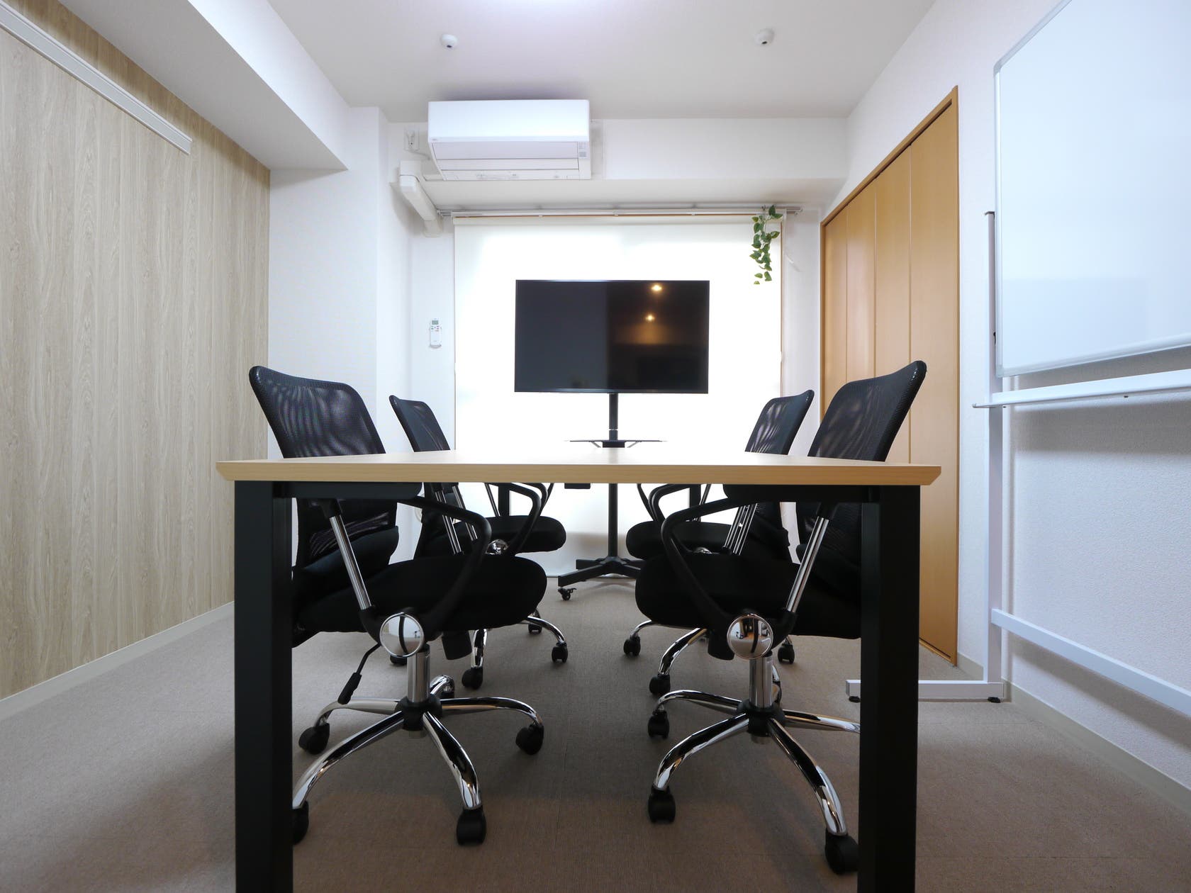 『口コミ4.8高評価!』『地域最安プライス』センター北駅徒歩１分！☆Wi-Fi＆モニター完備☆会議・リモートワークに最適♪の写真7