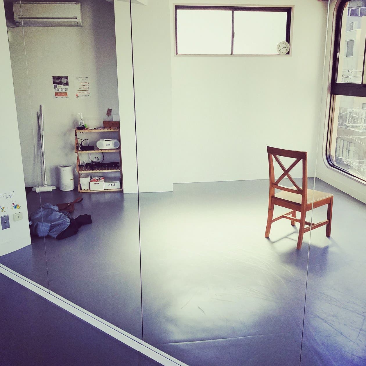 国立でダンスやヨガができるスタジオ/ ダンスに最適リノリウム床材/2.0m x 3.6mの大型鏡　レンタルスタジオ国立リノの写真18