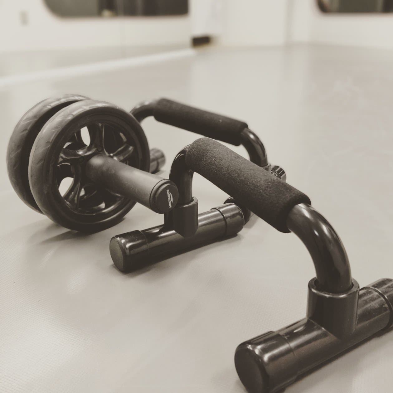 国立でダンスやヨガができるスタジオ/ ダンスに最適リノリウム床材/2.0m x 3.6mの大型鏡　レンタルスタジオ国立リノの写真20