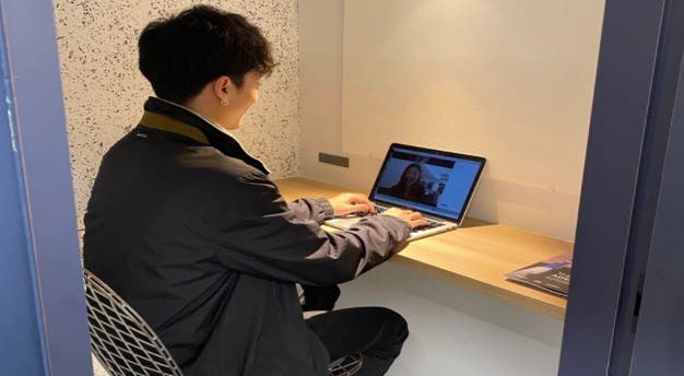 《六本木ヒルズ徒歩3分》◆1人用個室◆wi-fi・電源完備◆WEB会議・面接、1人作業にピッタリ